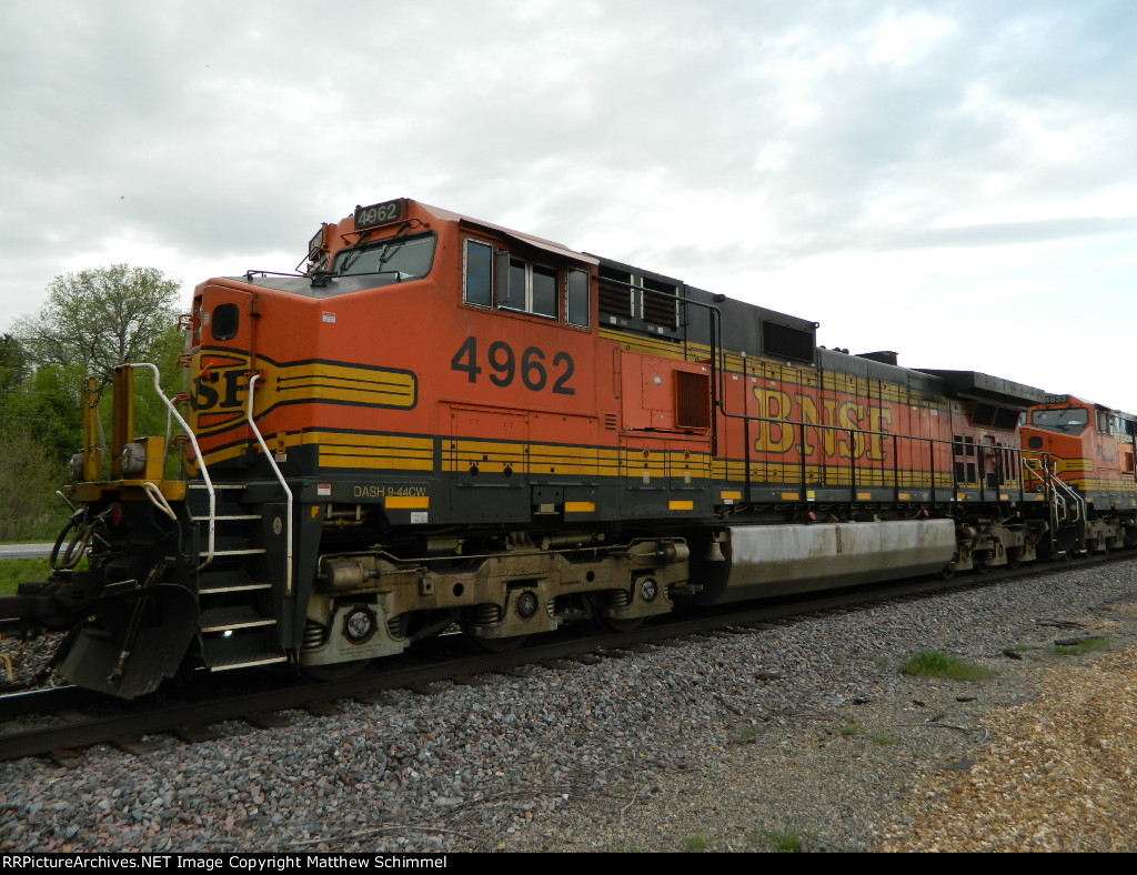 BNSF 4962